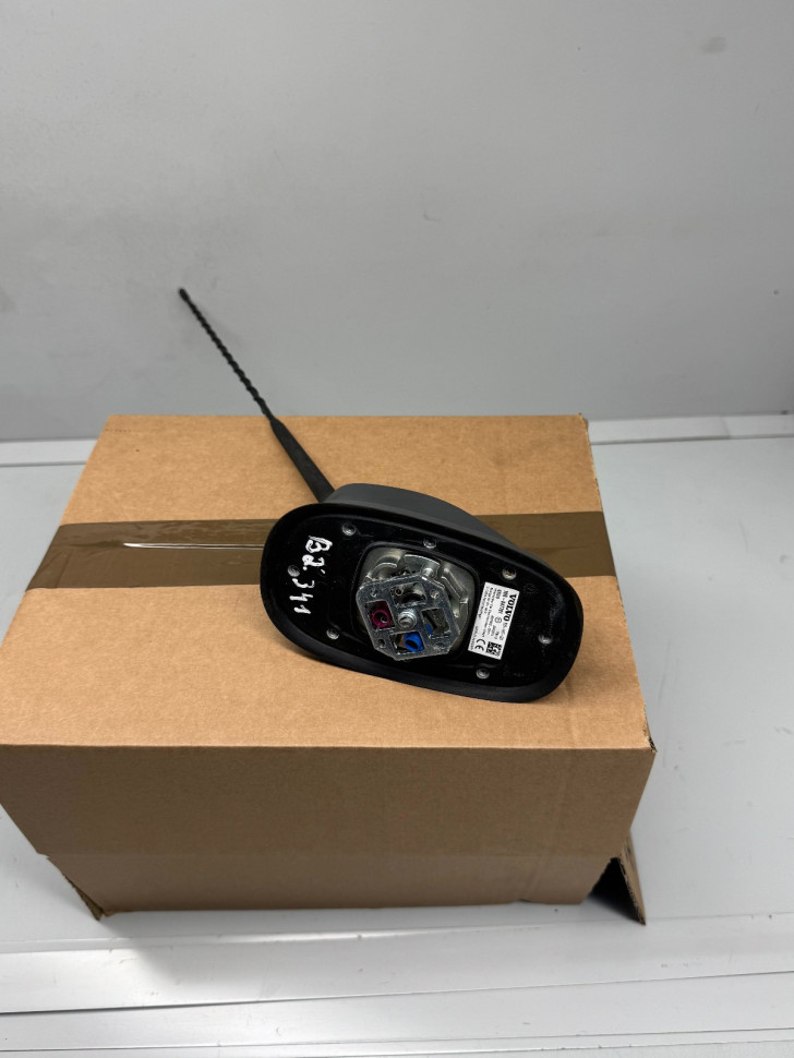 Volvo FH4/FH5 Roof Radio Antenna Base 22472979 Euro 6 Genuine Used